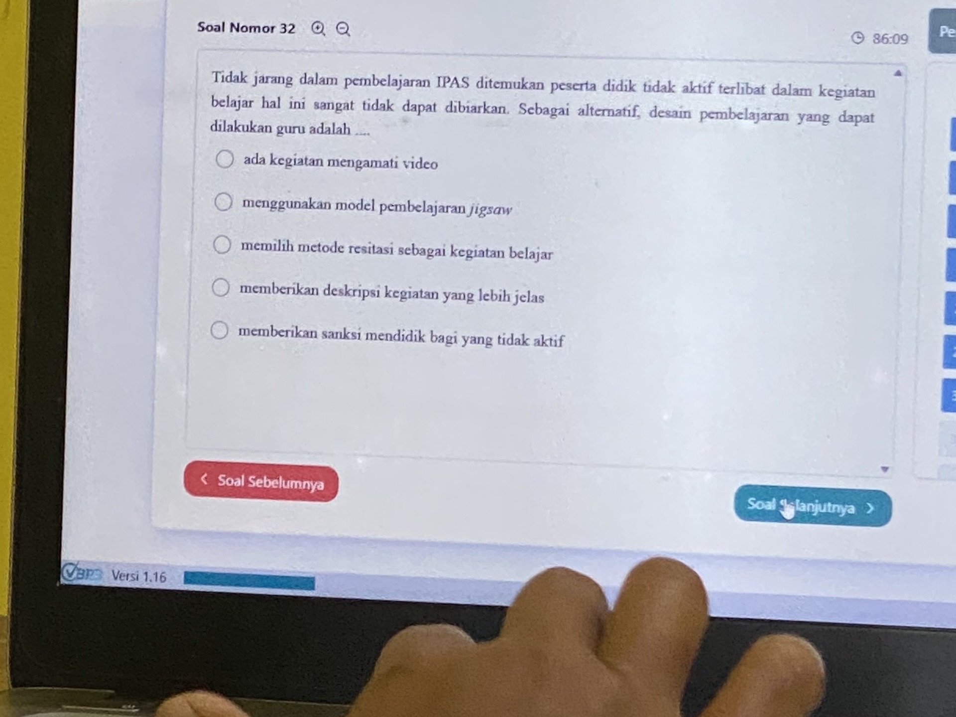 Soal Nomor 32 Tidak jarang dalam | StudyX