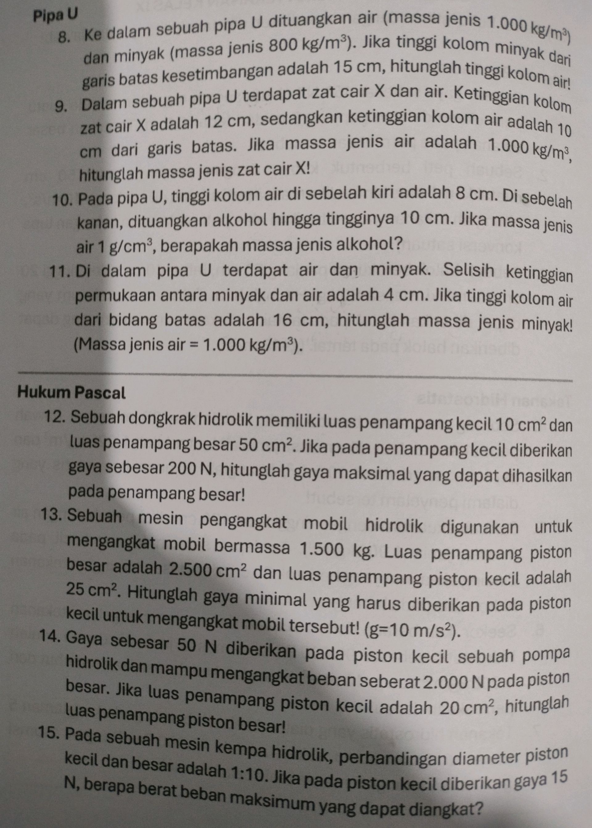 Ke dalam sebuah pipa U dituangkan air (massa