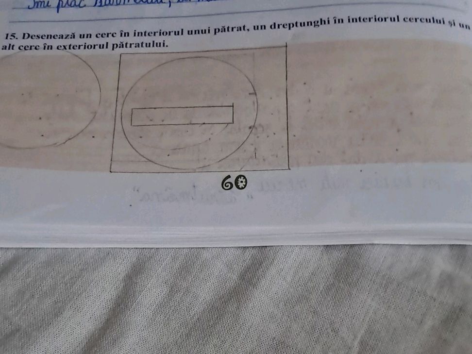 Desenează un cere în interiorul unui pătrat,