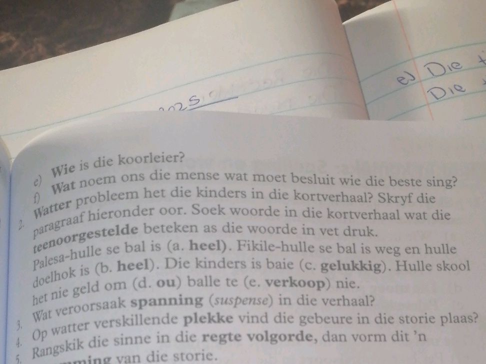 e) Wie is die koorleier? f) Wat noem ons die | StudyX