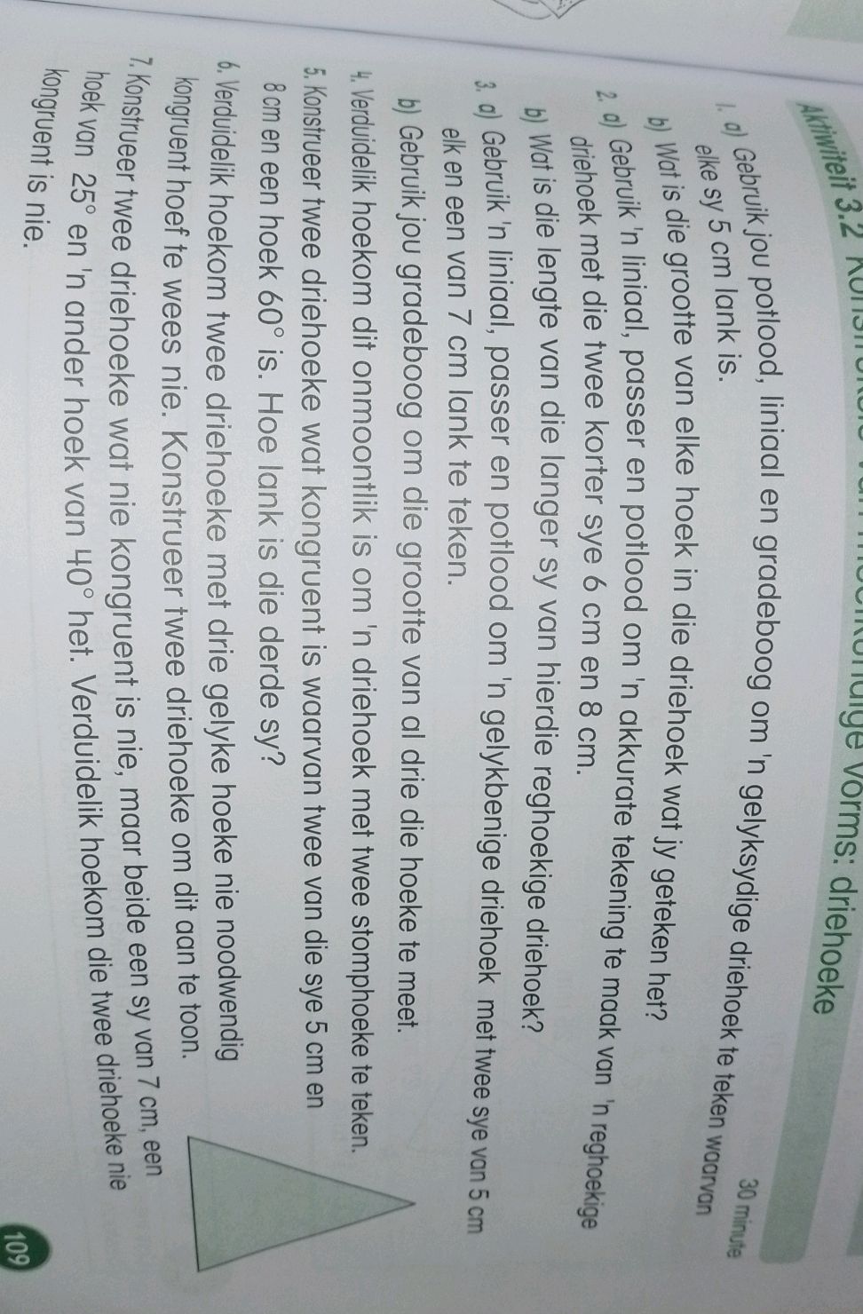 a) Gebruik jou potlood, liniaal en gradeboog