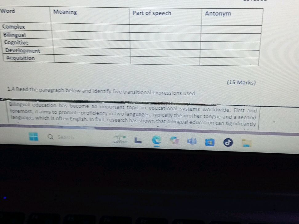 4 Read the paragraph below and identify five