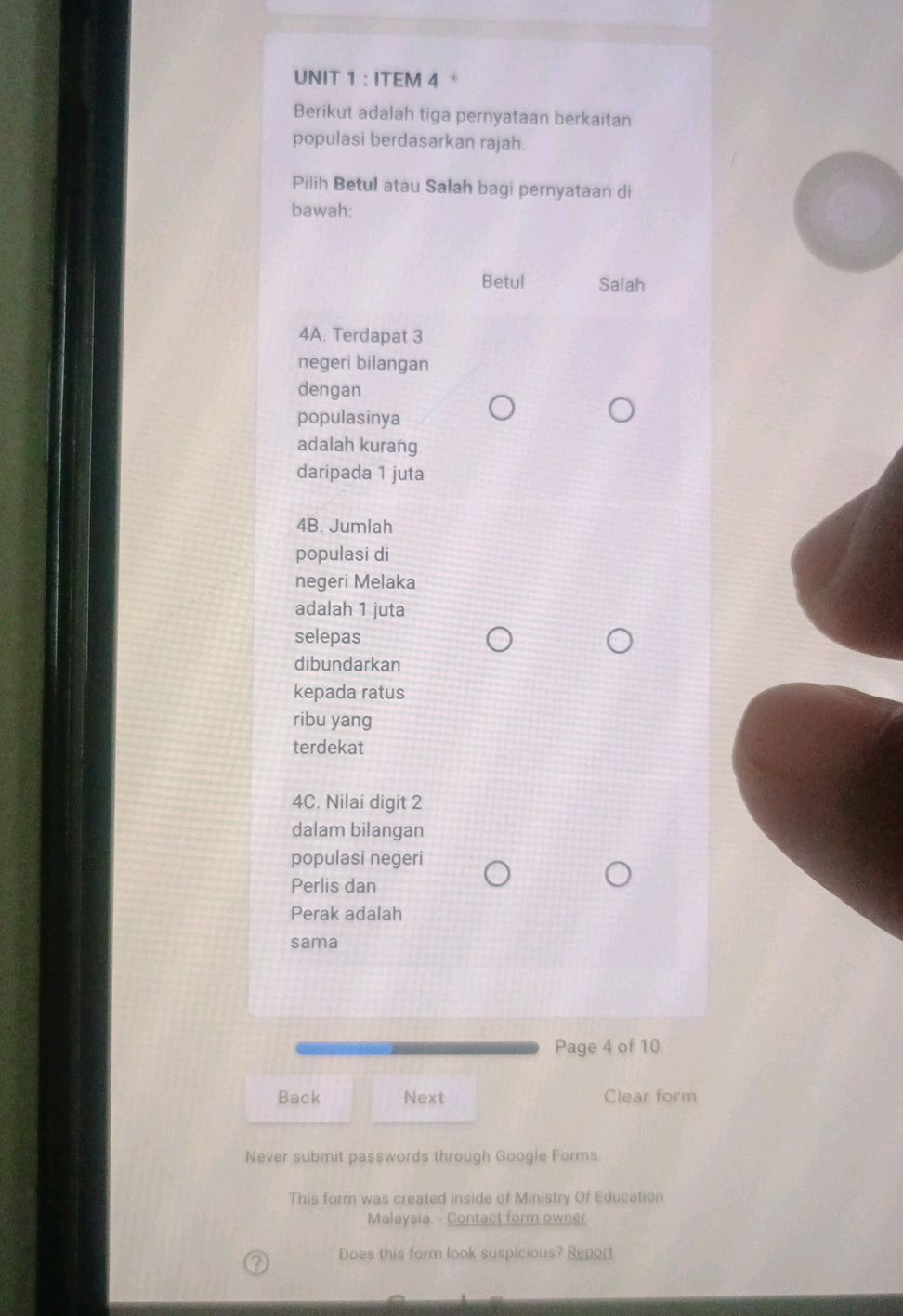 UNIT 1 : ITEM 4 * Berikut adalah tiga | StudyX