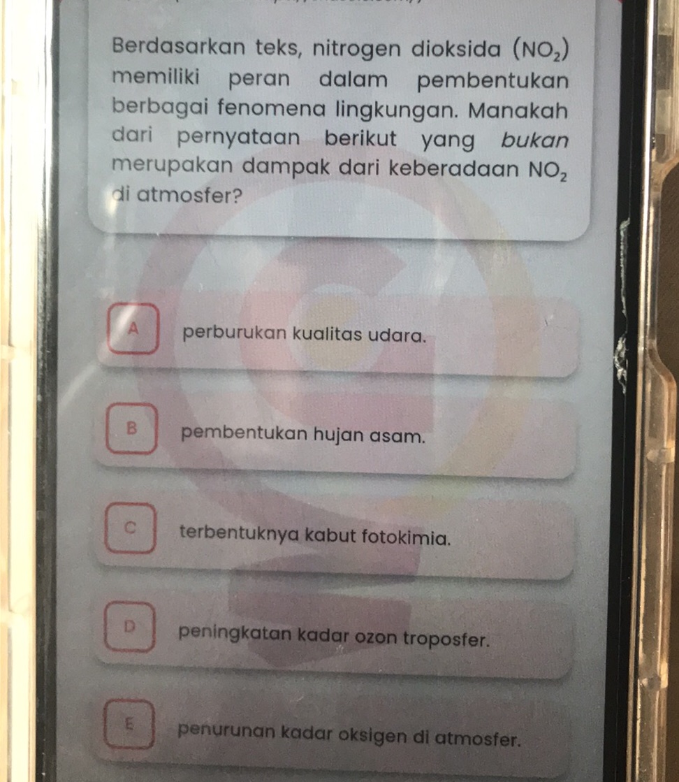 Berdasarkan teks, nitrogen dioksida (NO₂)