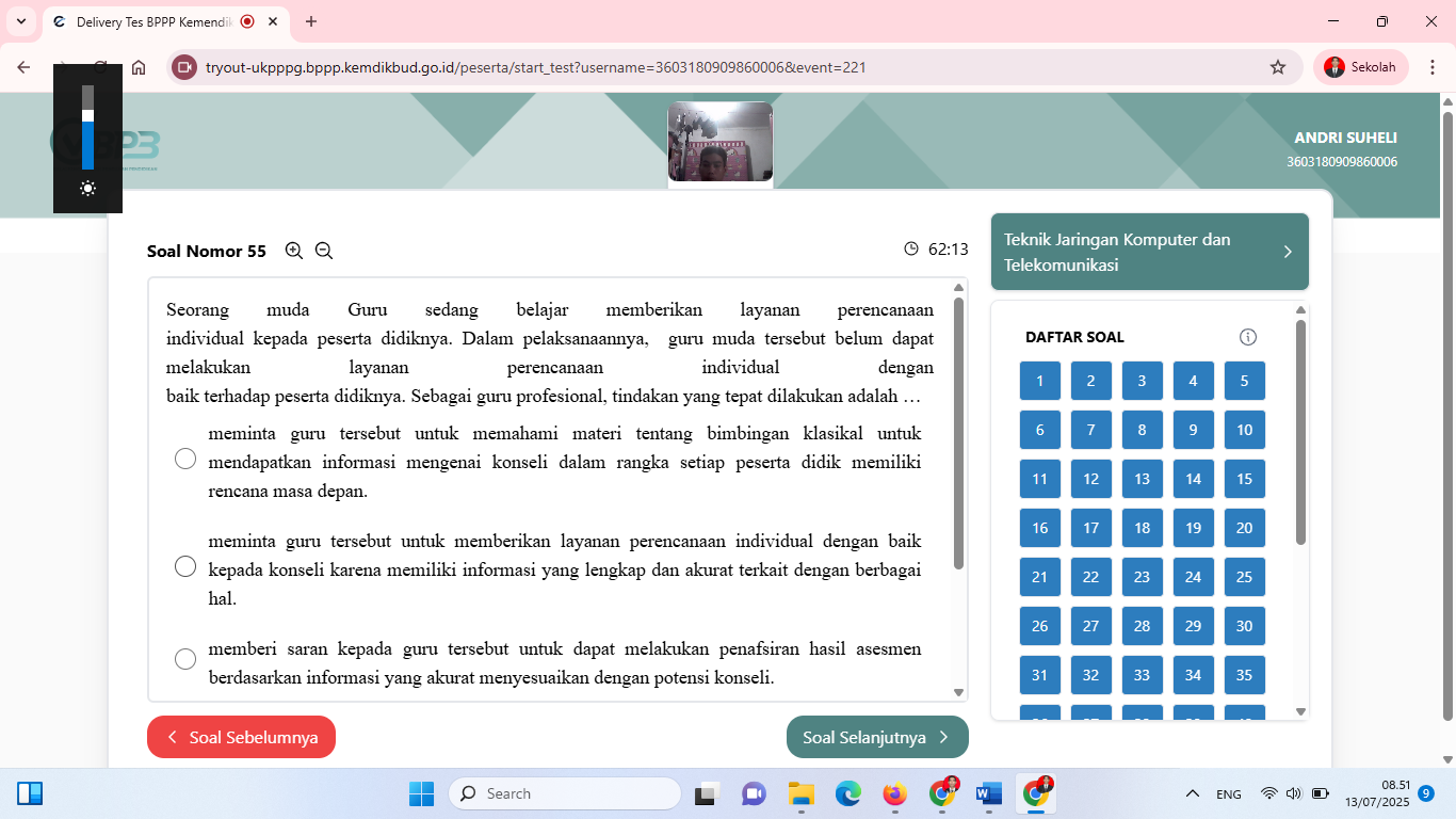 Seorang muda Guru sedang belajar memberikan | StudyX