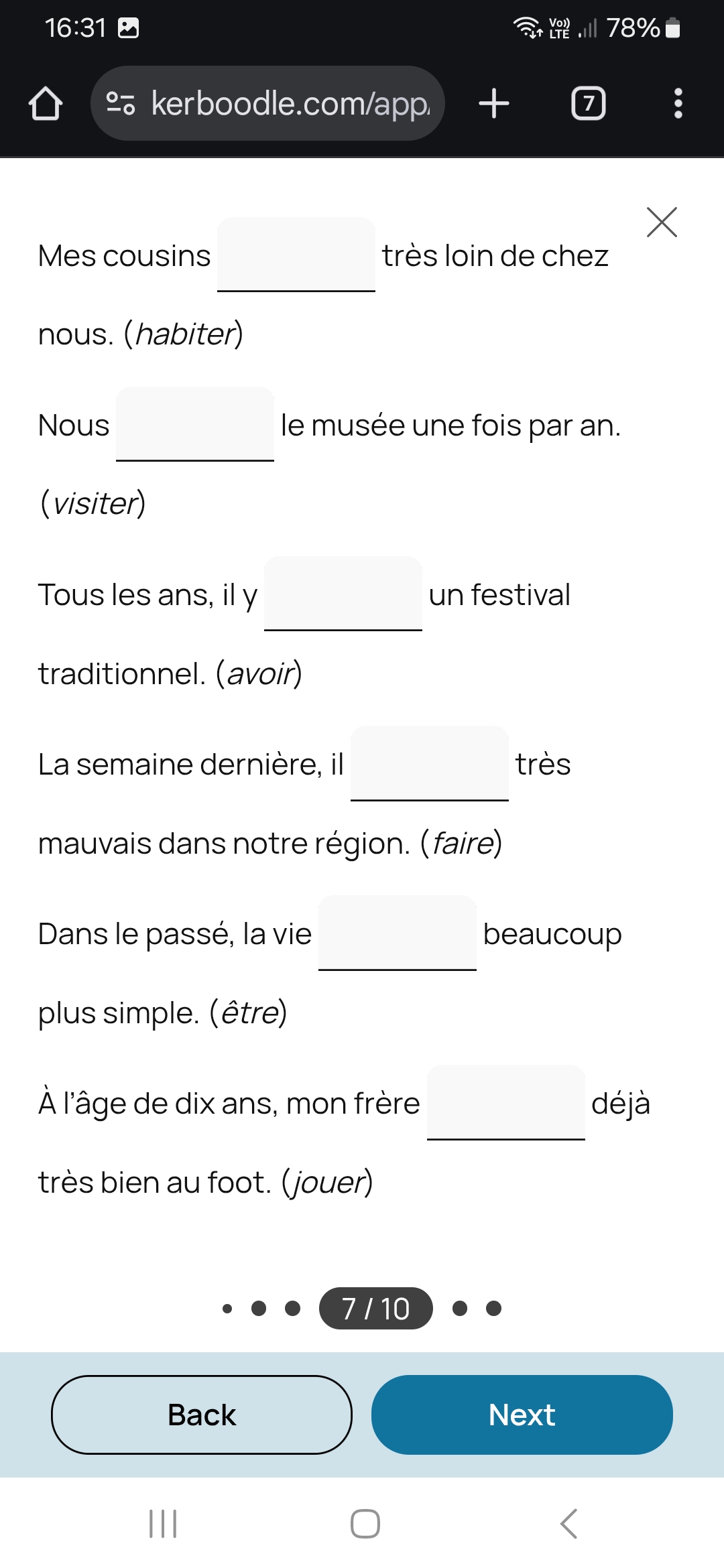 Mes cousins ______ très loin de chez nous. | StudyX