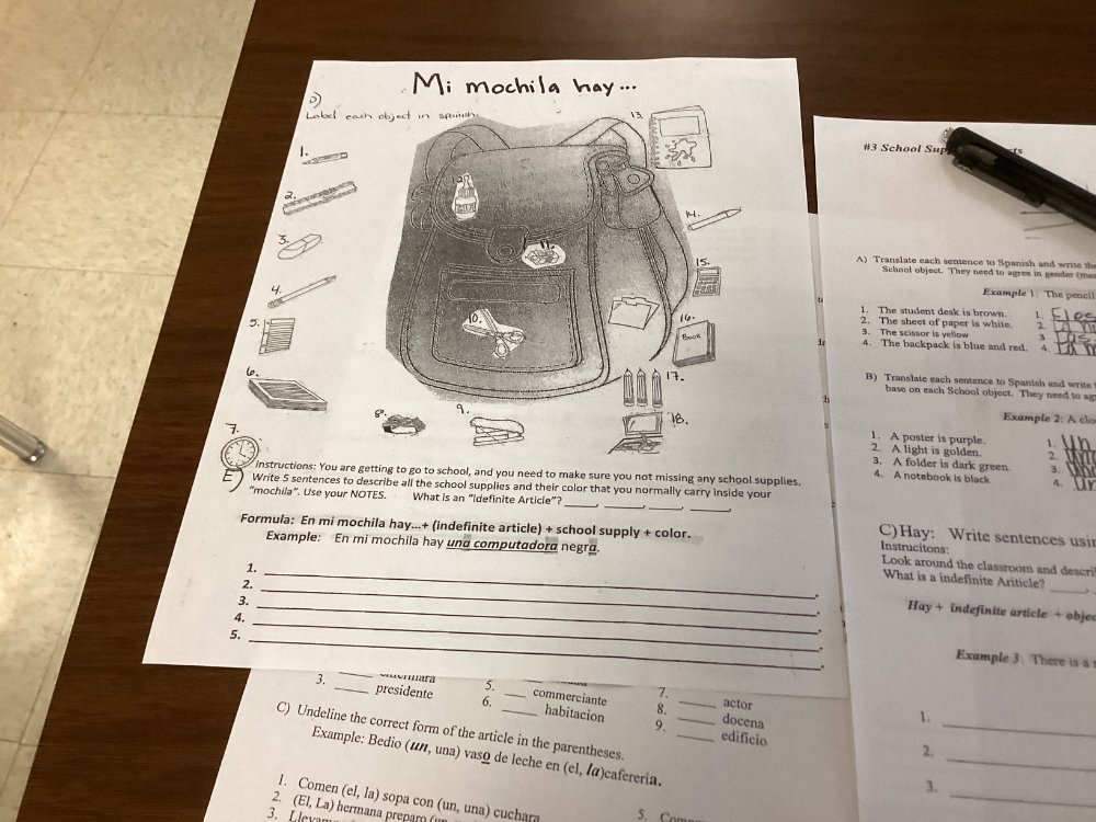 Mi mochila hay... Label each object in | StudyX