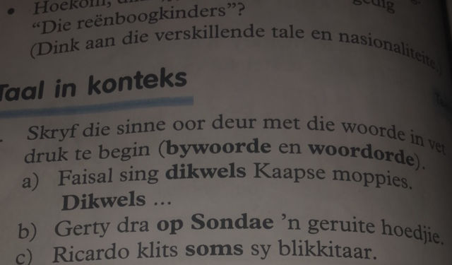 Skryf die sinne oor deur met die woorde in