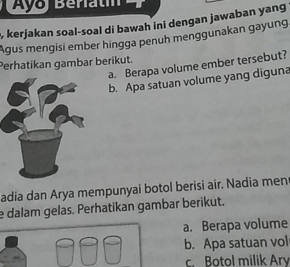 Agus mengisi ember hingga penuh menggunakan