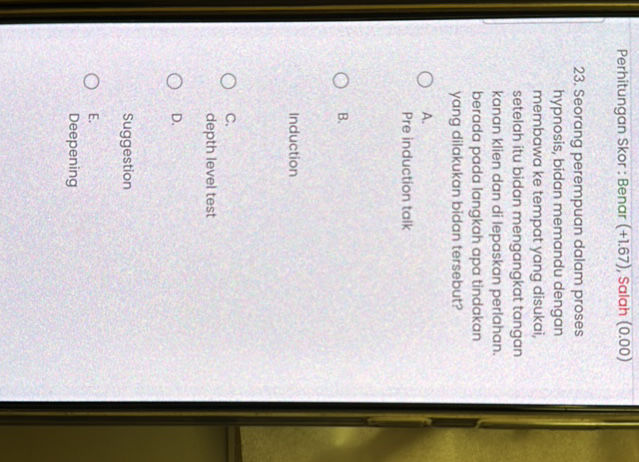 23 Seorang perempuan dalam proses hypnosis | StudyX