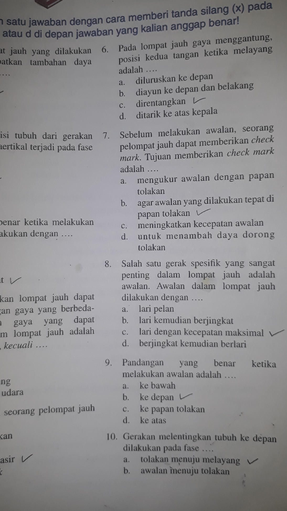 Pada lompat jauh gaya menggantung, posisi | StudyX