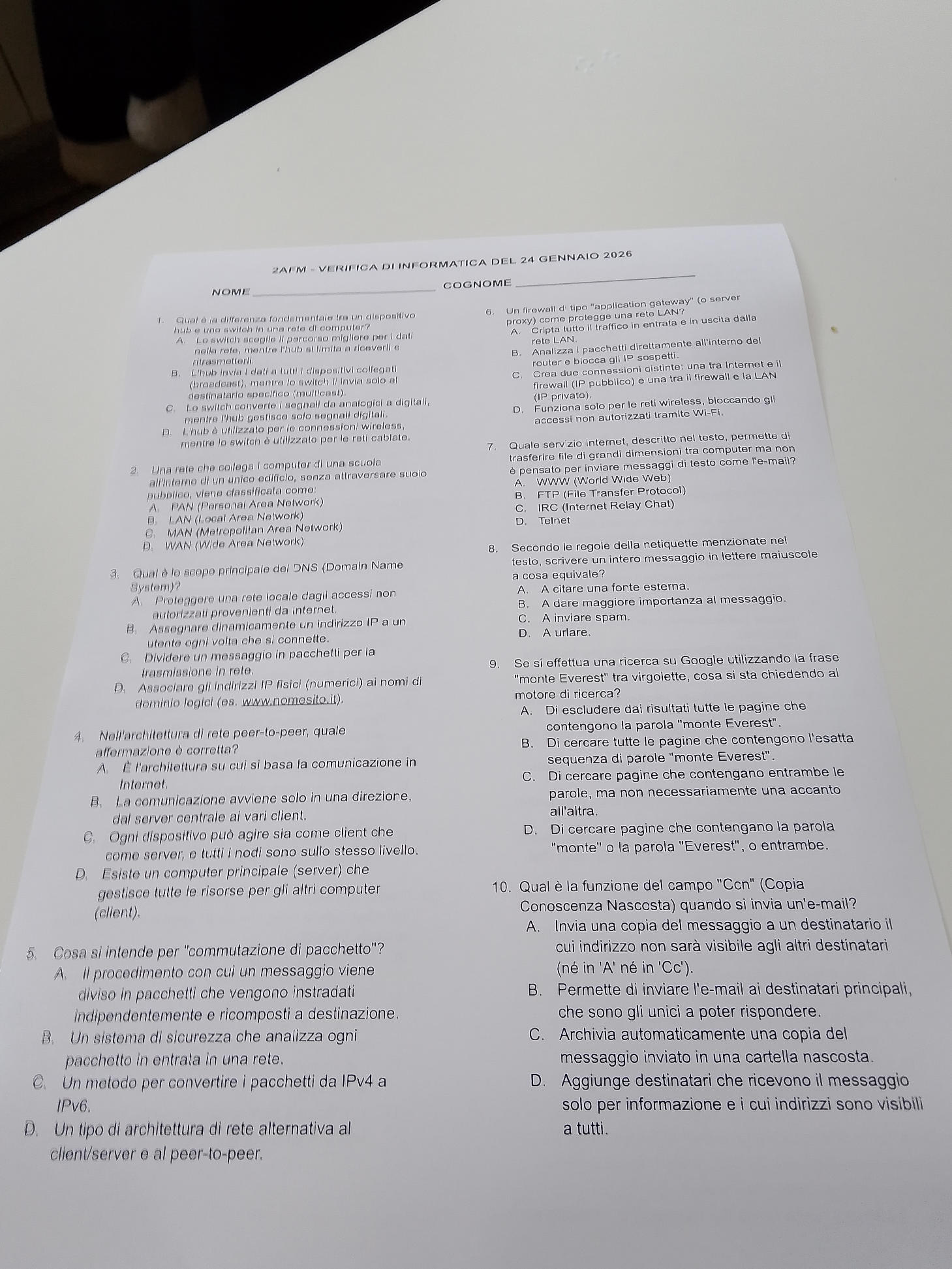 Una rate che collega i computer di una | StudyX