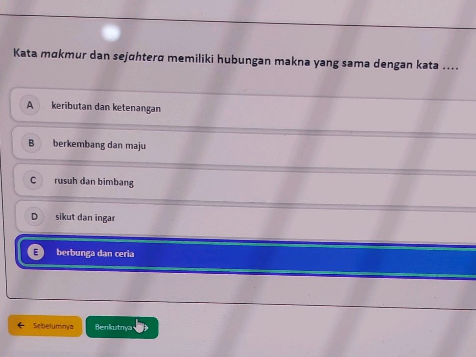 Kata makmur dan sejahtera memiliki hubungan | StudyX
