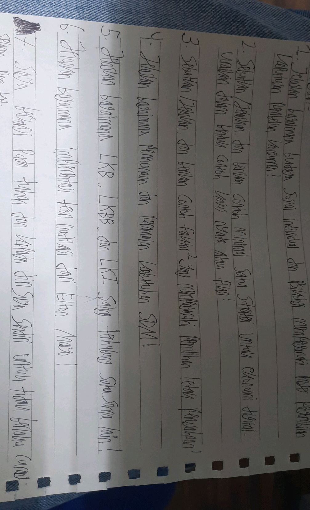 1. Jelaskan bagaimana budaya Sosial | StudyX