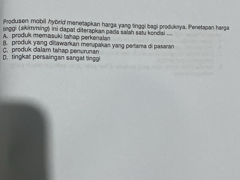 Produsen mobil hybrid menetapkan harga yang | StudyX