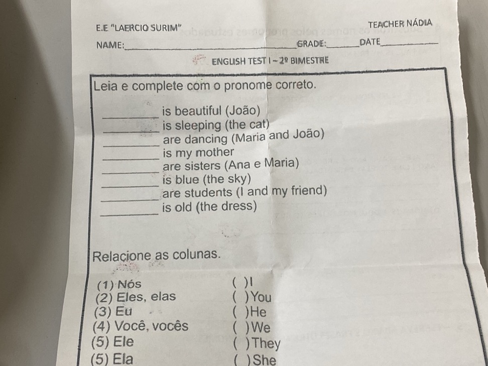 Leia e complete com o pronome correto. is | StudyX