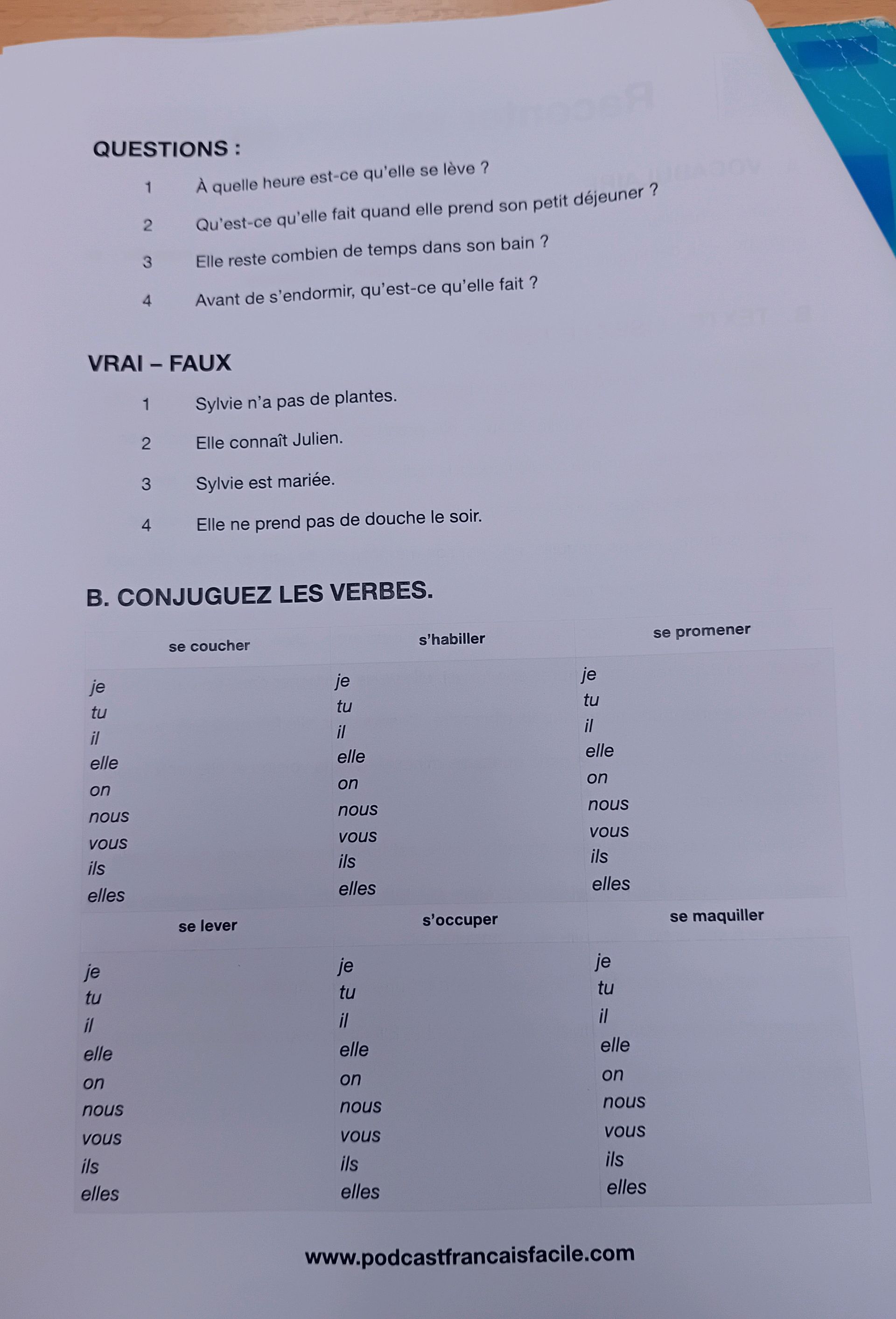 QUESTIONS: 1 À quelle heure est-ce qu'elle | StudyX