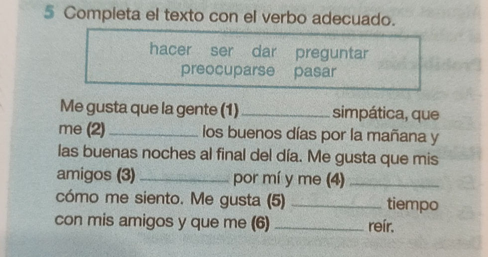 5 Completa el texto con el verbo adecuado. | StudyX
