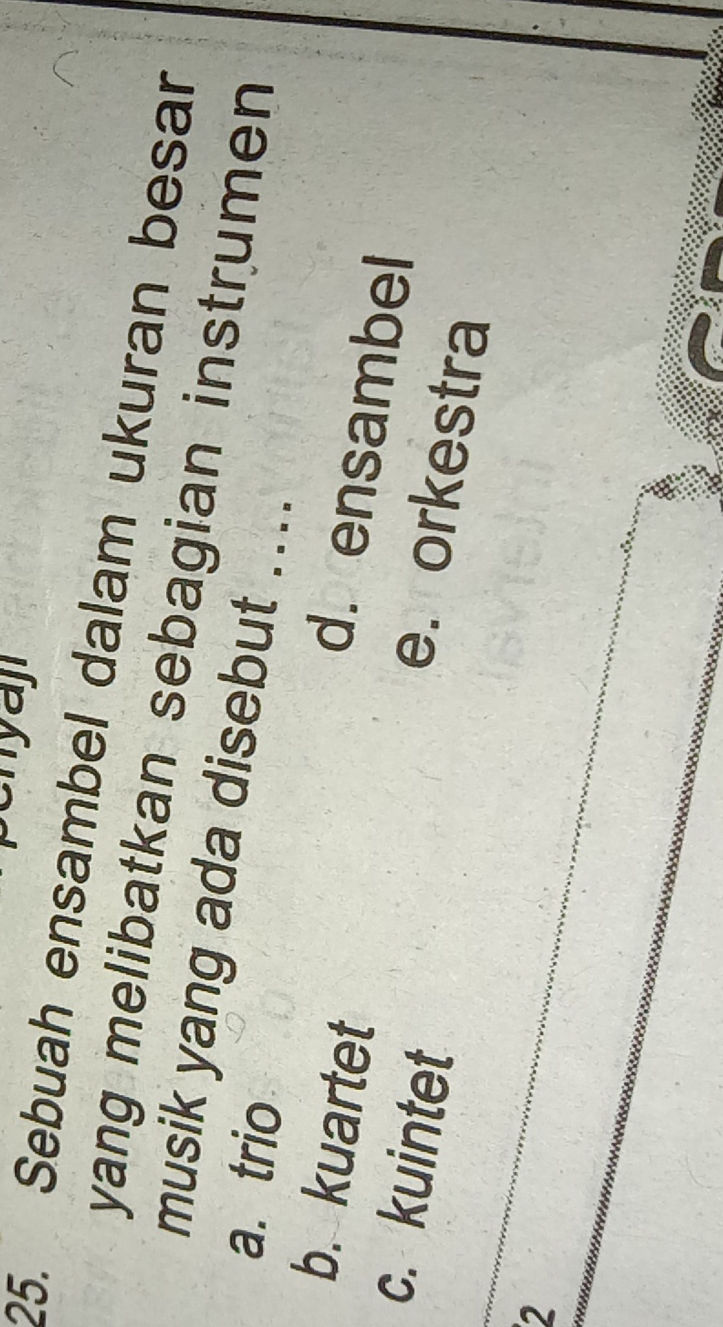 25. Sebuah ensambel dalam ukuran besar yang | StudyX