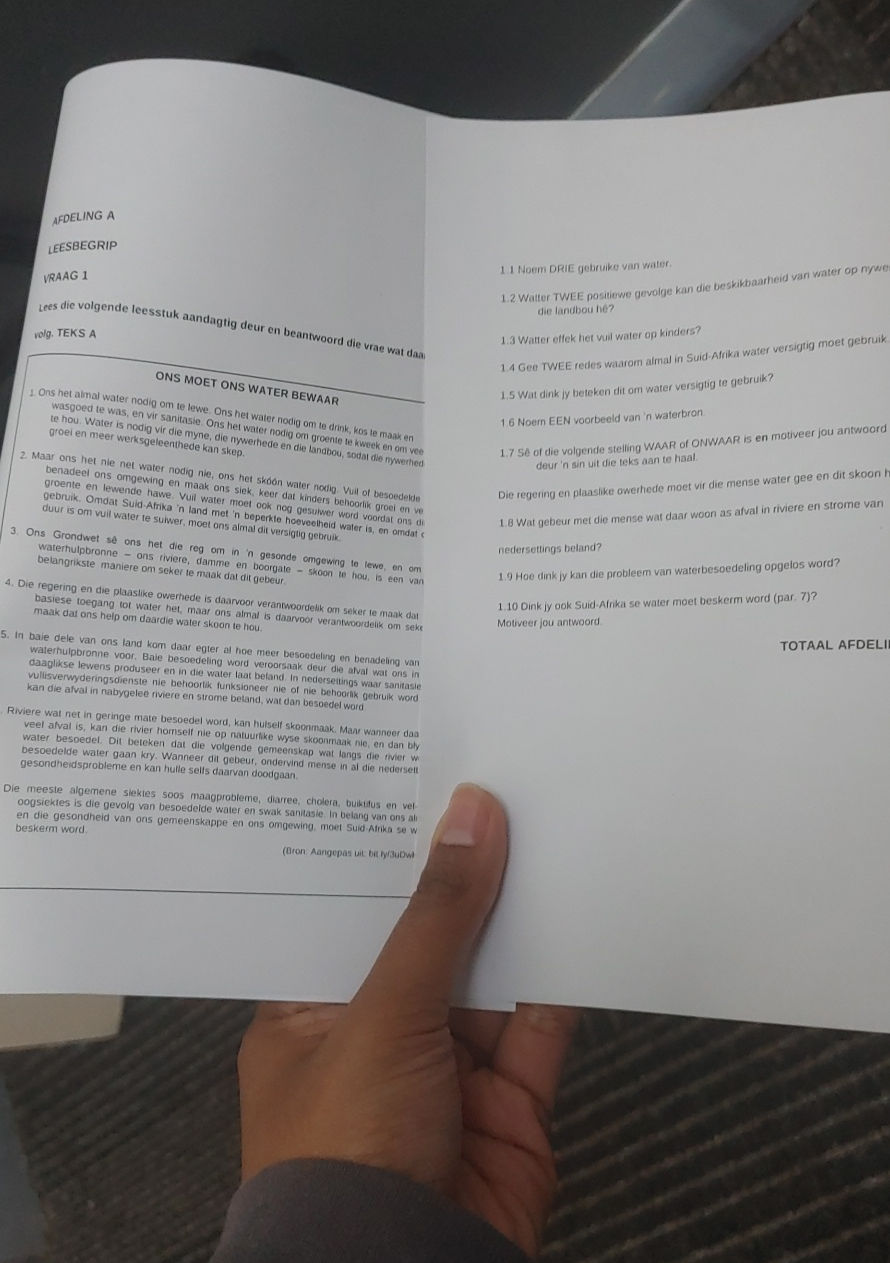 1.1 Noem DRIE gebruike van water. 1.2 Watter | StudyX