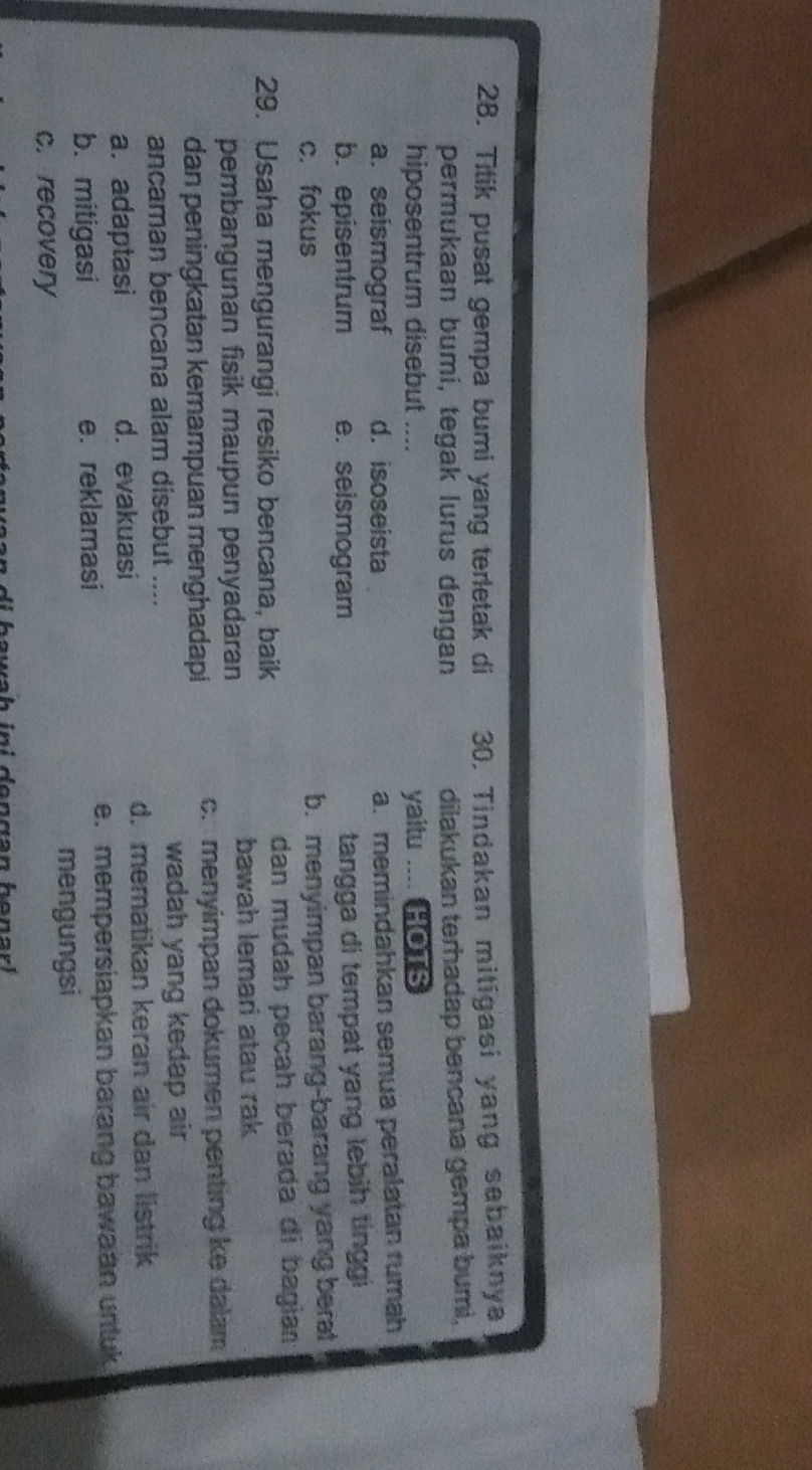 28. Titik pusat gempa bumi yang terletak di | StudyX