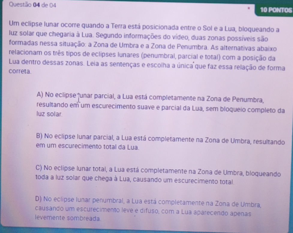Um eclipse lunar ocorre quando a Terra está | StudyX