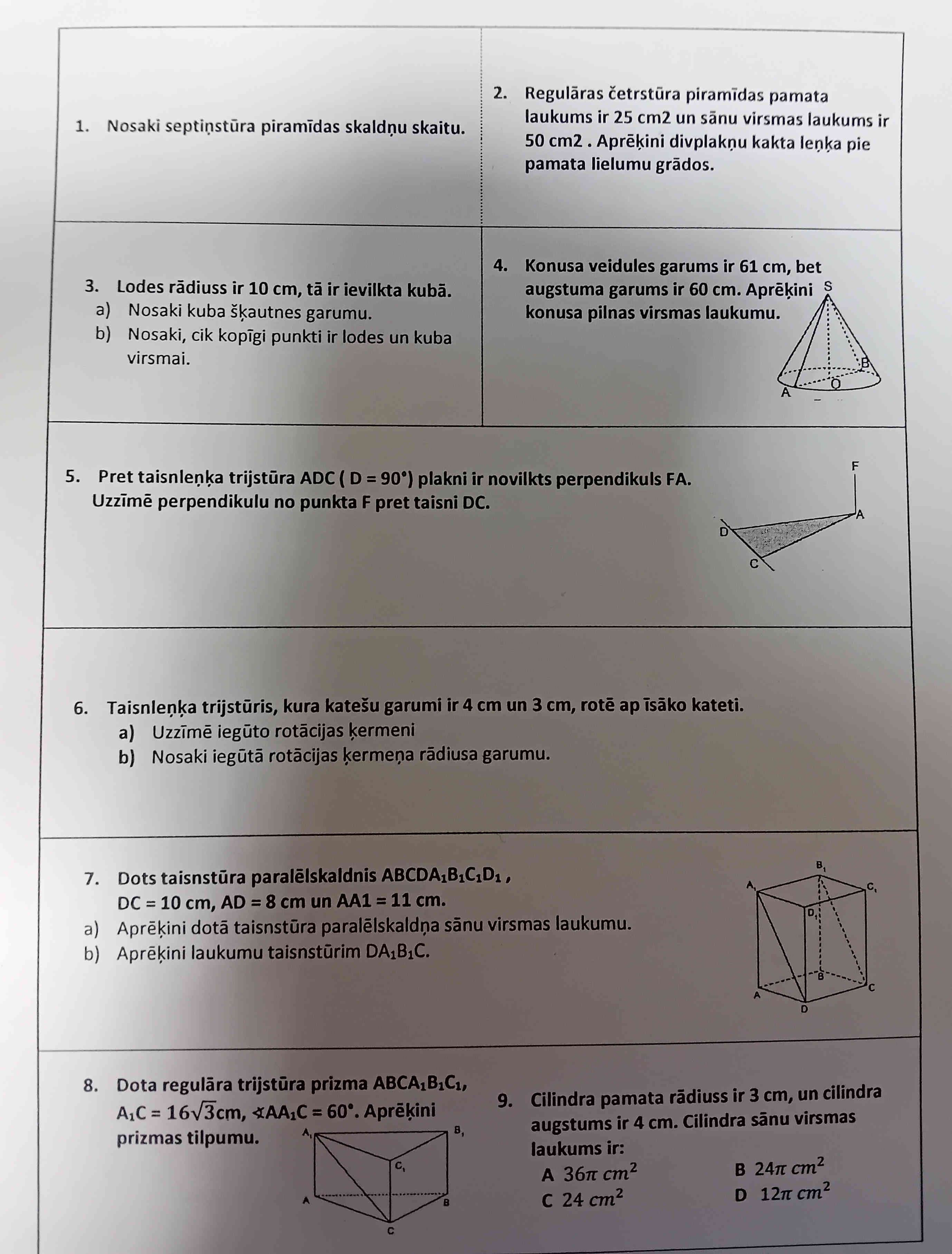 Nosaki septiņstūra piramīdas skaldņu skaitu.