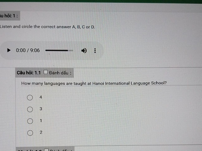 How many languages are taught at Hanoi