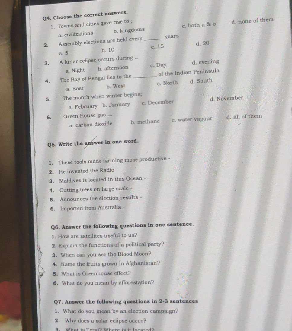 Q4. Choose the correct answers. 1. Towns | StudyX