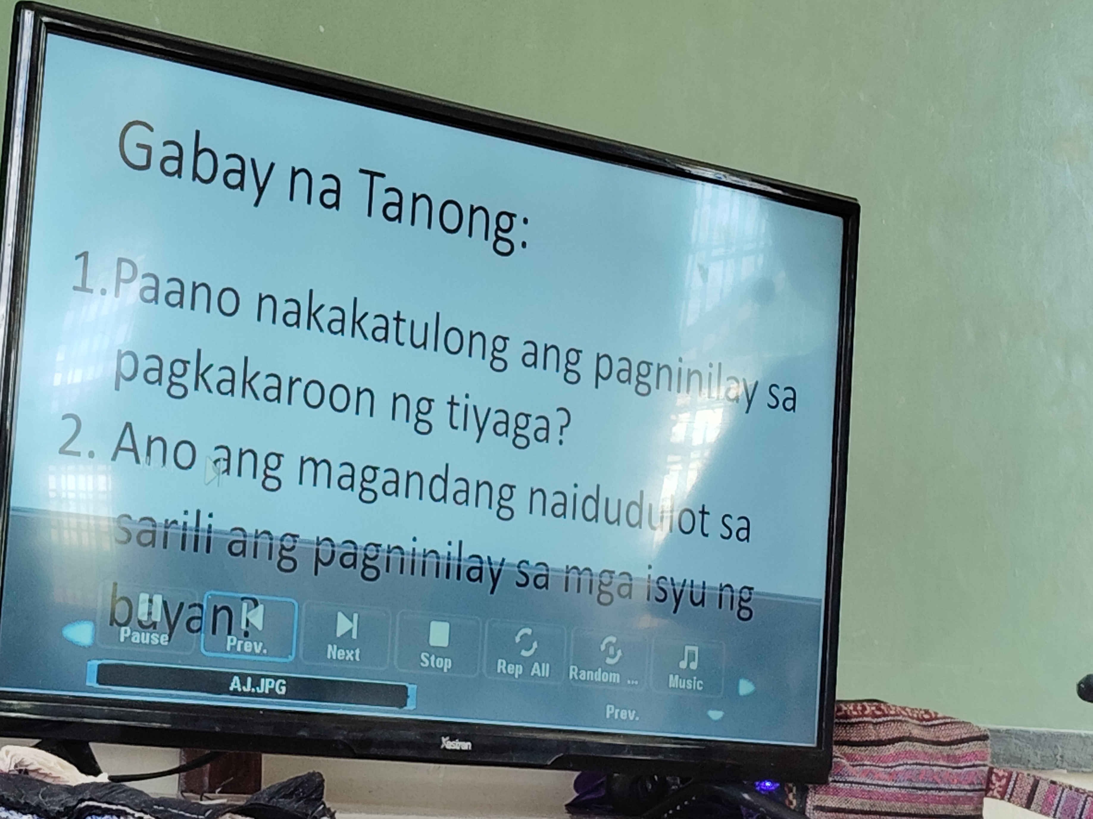 Gabay na Tanong: 1. Paano nakakatulong ang | StudyX
