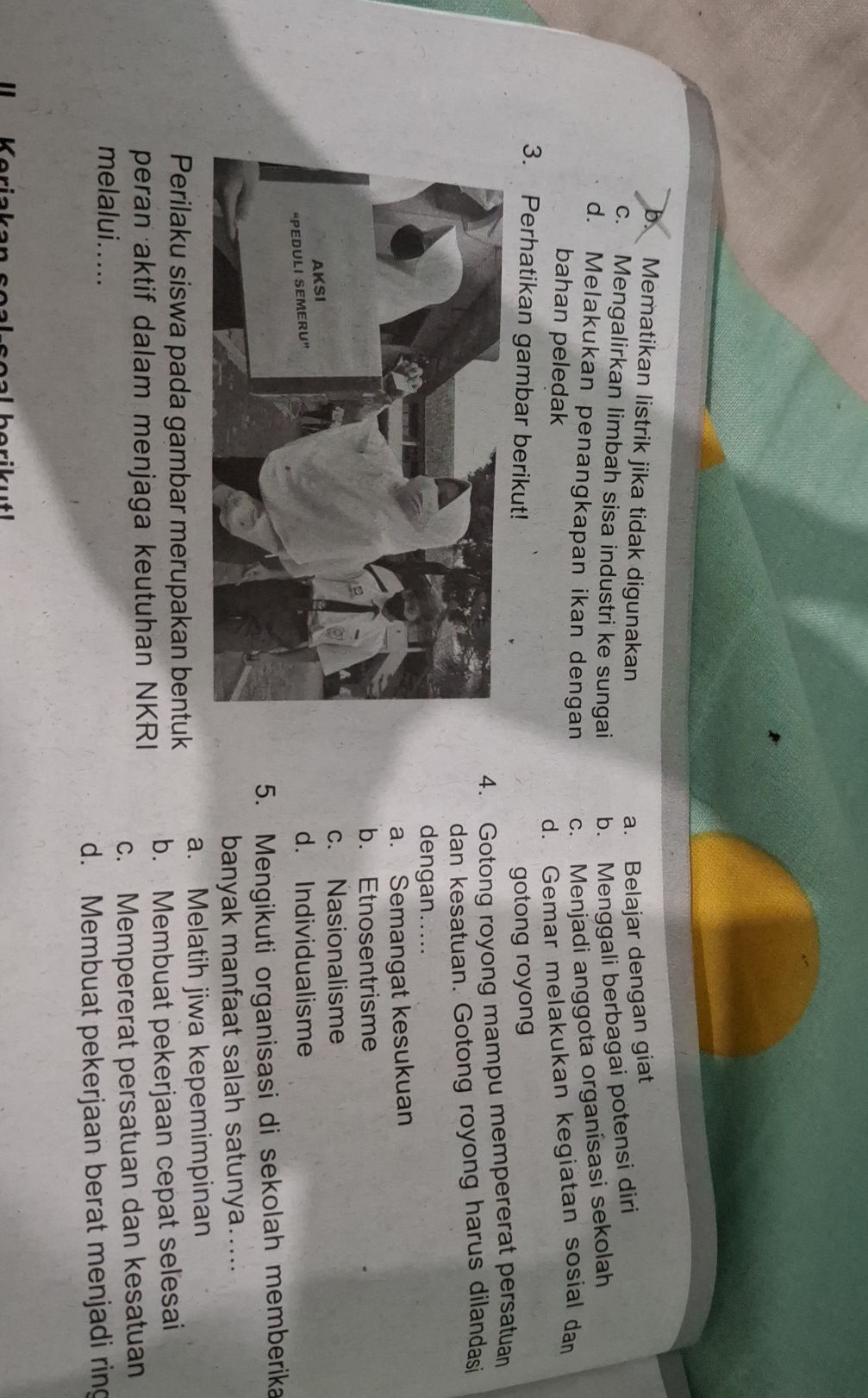 3. Perhatikan gambar berikut! AKSI "PEDULI | StudyX