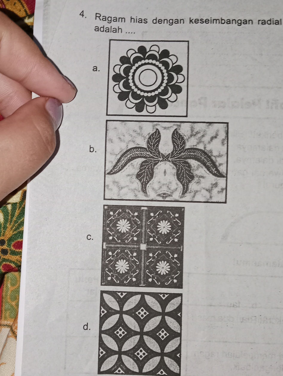 4. Ragam hias dengan keseimbangan radial | StudyX