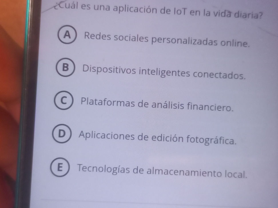 ¿Cuál es una aplicación de IoT en la vida | StudyX