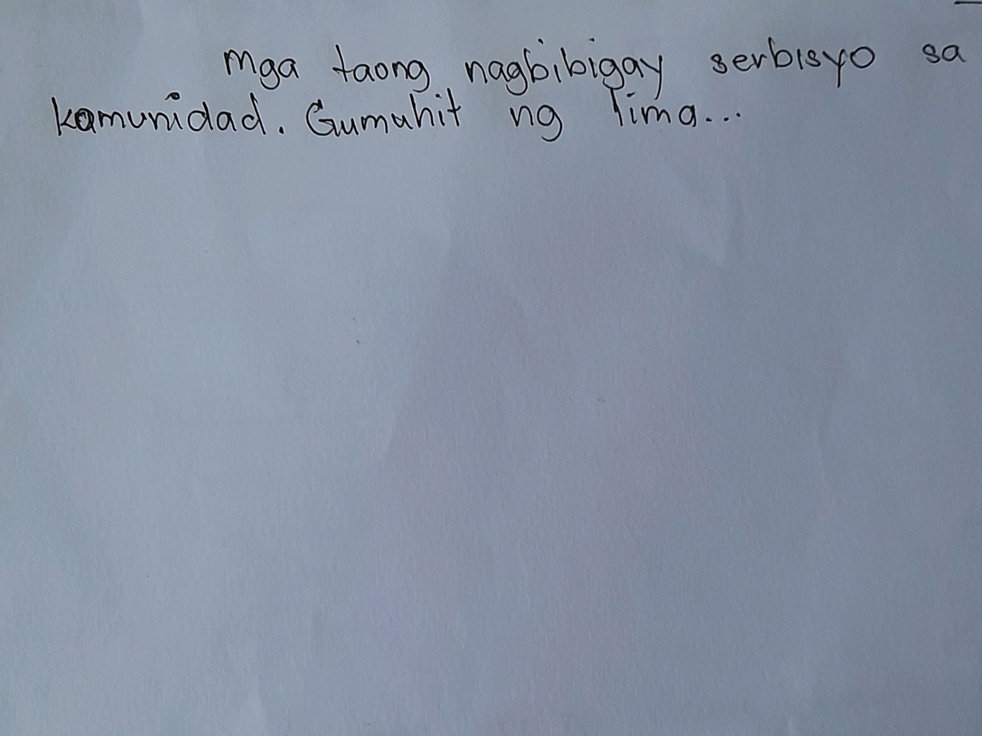 Mga taong nagbibigay serbisyo sa komunidad.