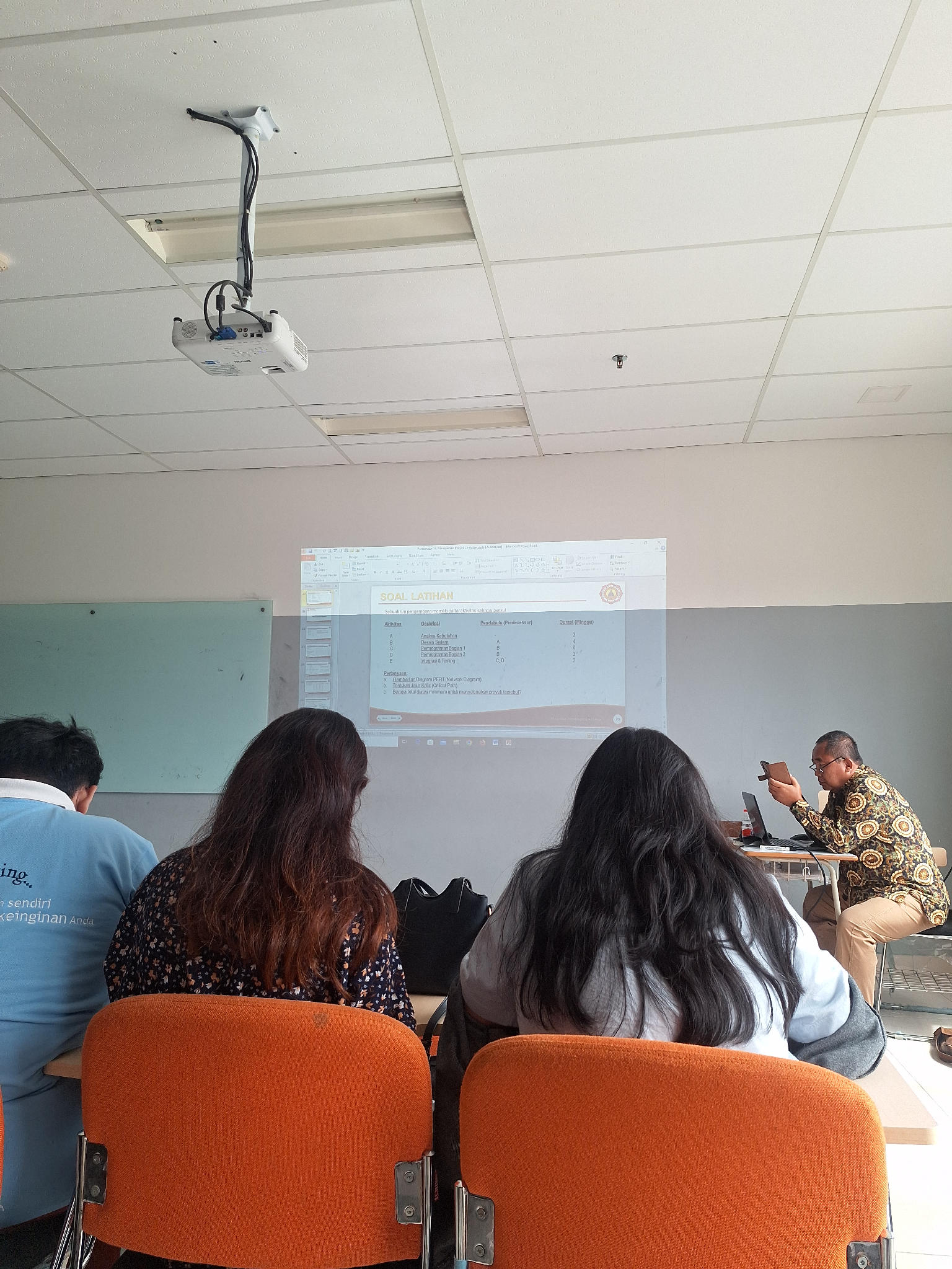 Sebuah tim pengembang memilk caftar | StudyX