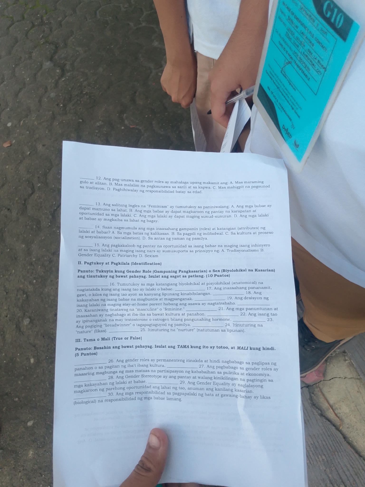 12. Ang pag-unawa sa gender roles ay | StudyX
