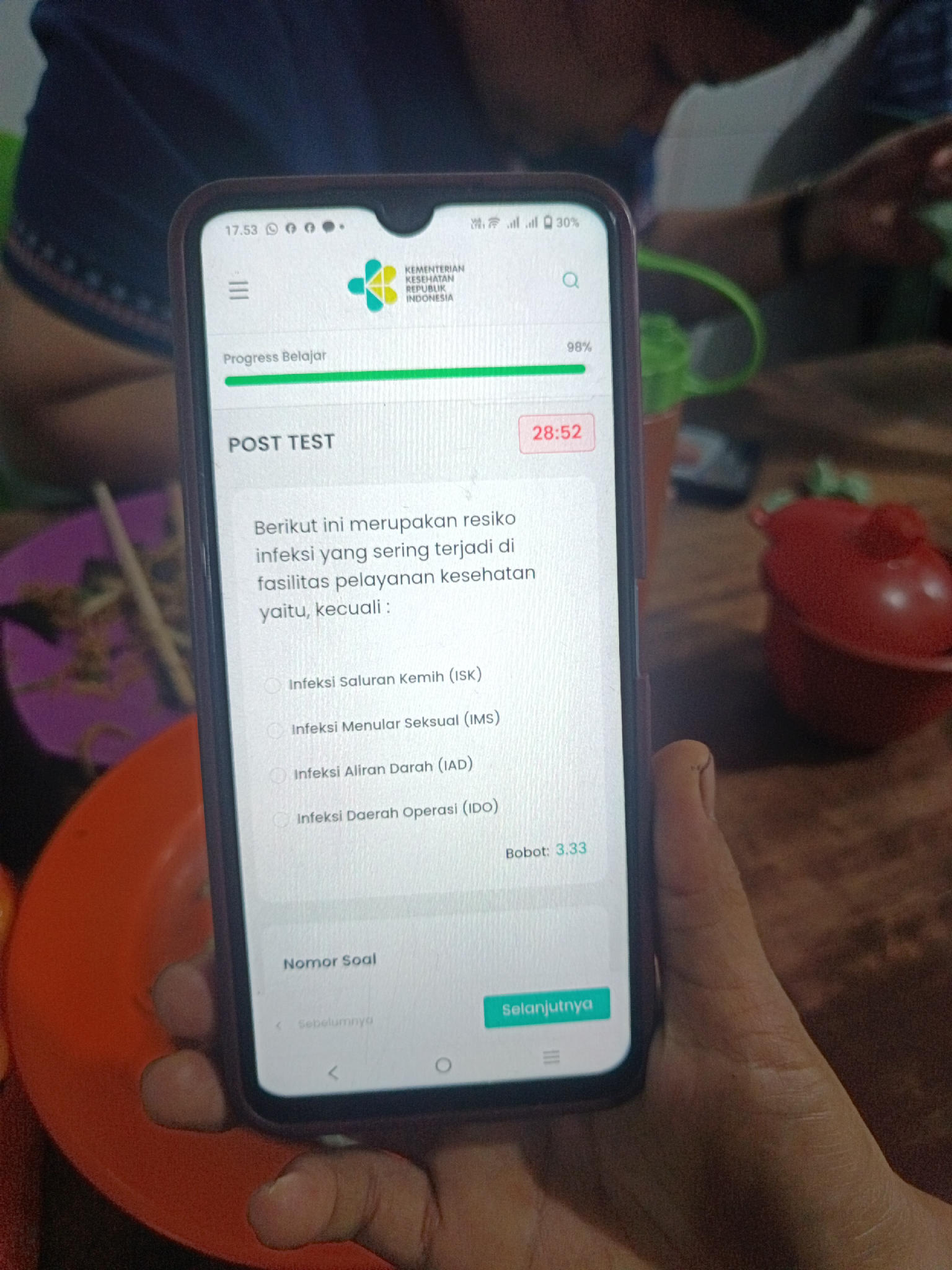 Berikut ini merupakan resiko infeksi yang | StudyX