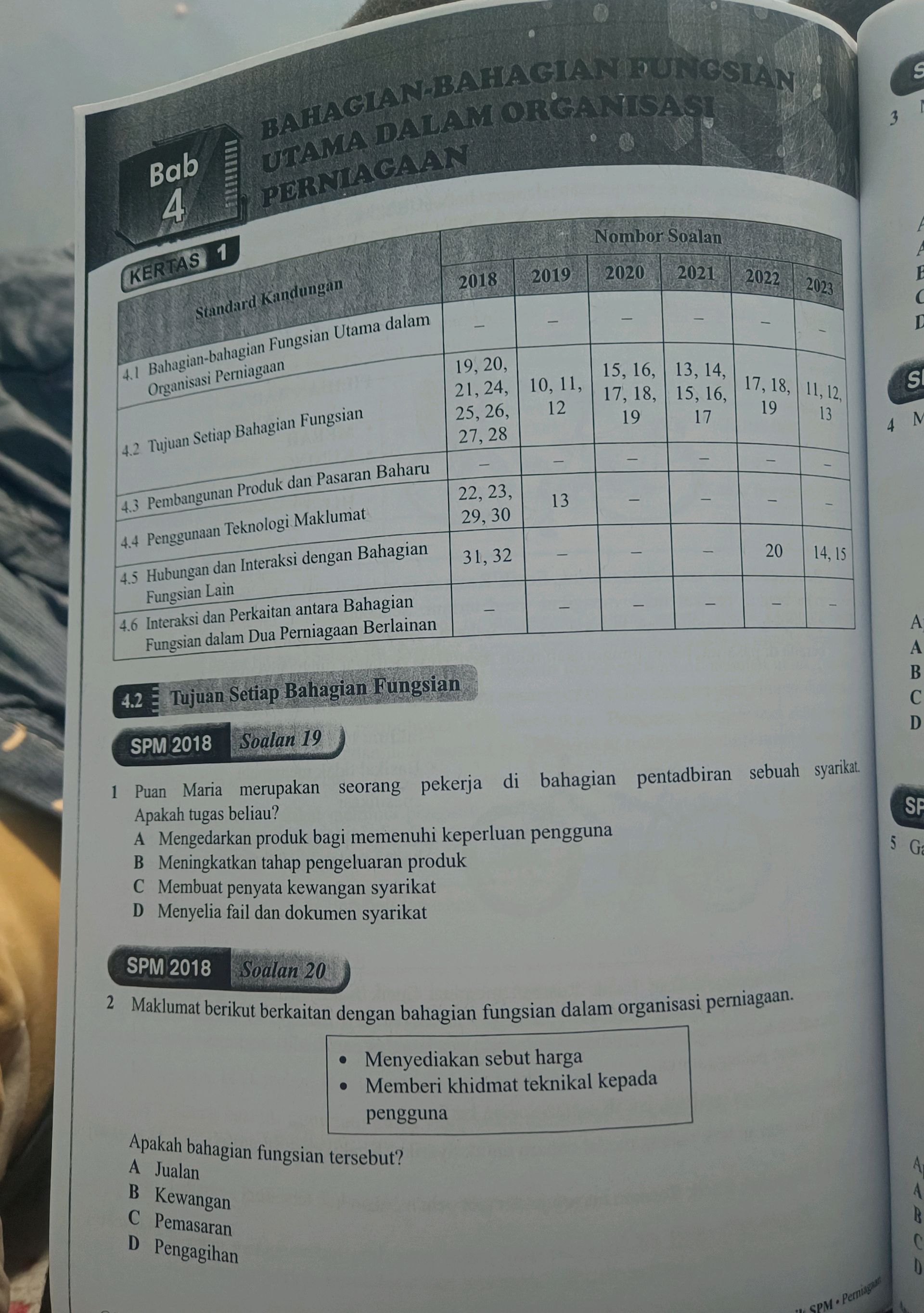 1 Puan Maria merupakan seorang pekerja di | StudyX