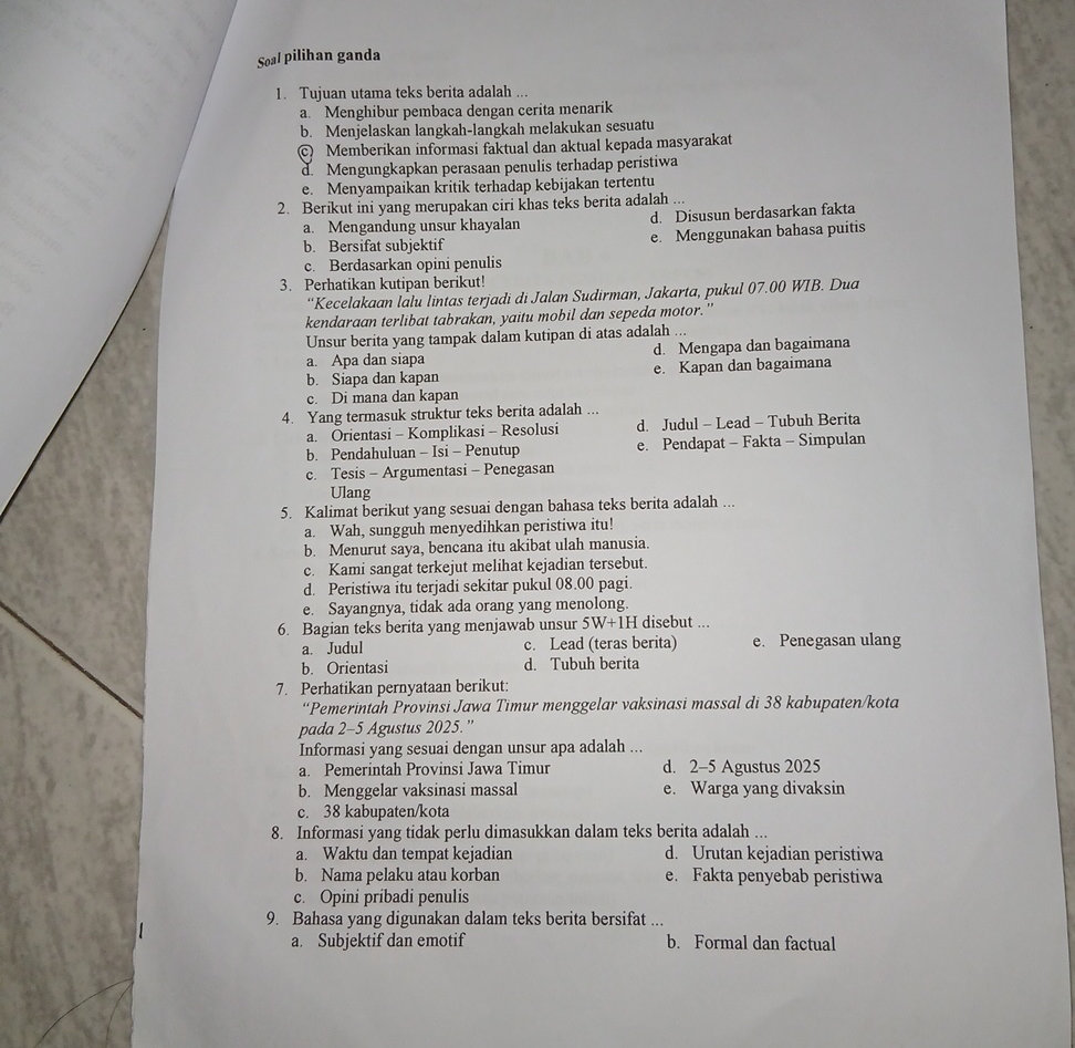 4. Yang termasuk struktur teks berita adalah | StudyX