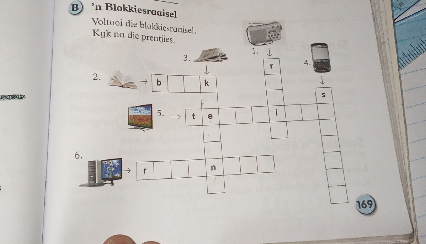 Voltooi die blokkiesraaisel. Kyk na die | StudyX
