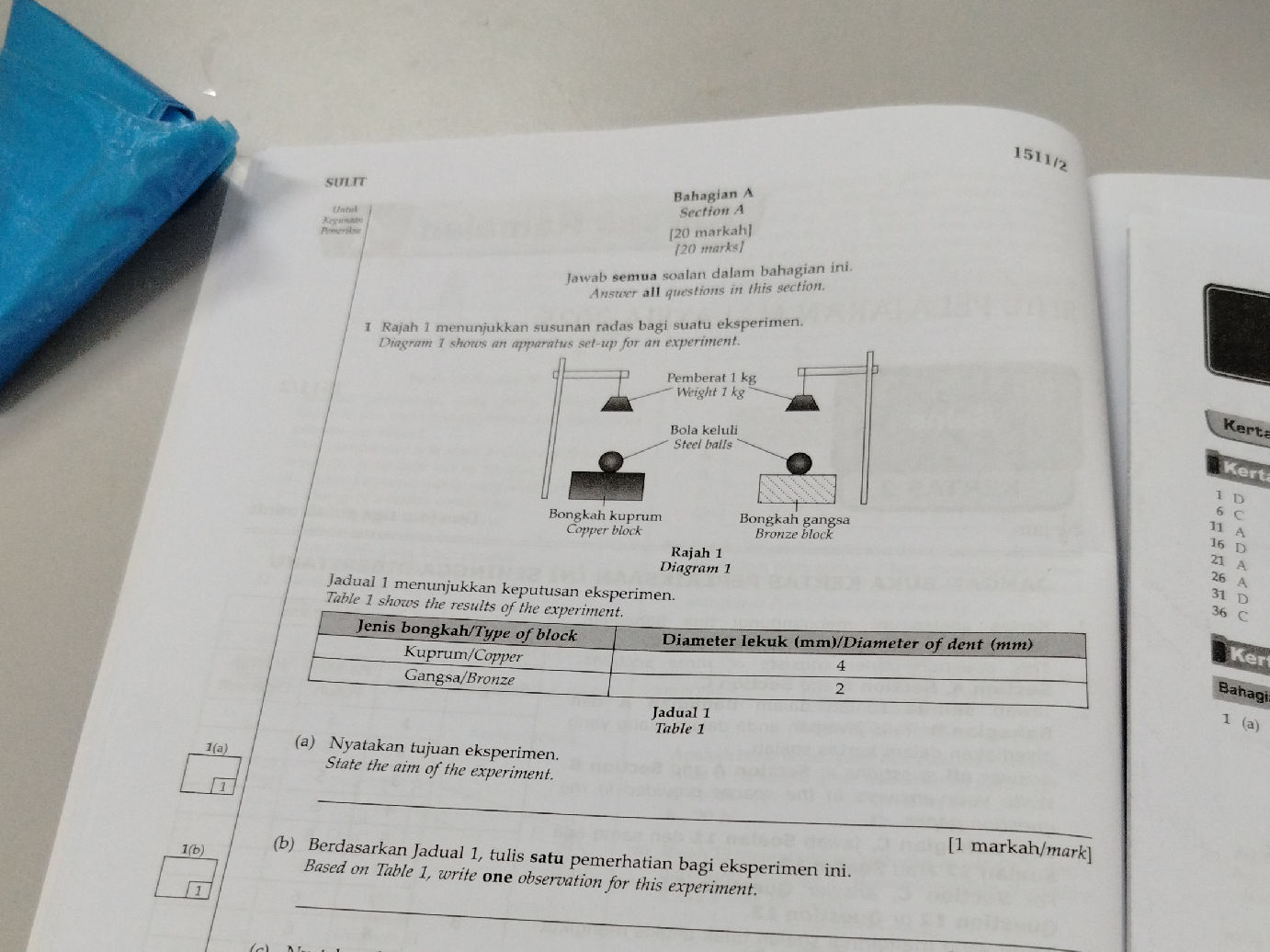 Rajah 1 menunjukkan susunan radas bagi suatu | StudyX