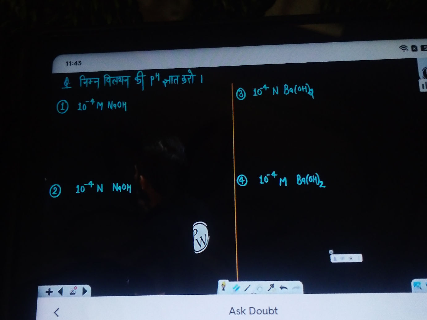 निम्न विलयन की pH ज्ञात करो। 1) $10^{-4}$ M | StudyX