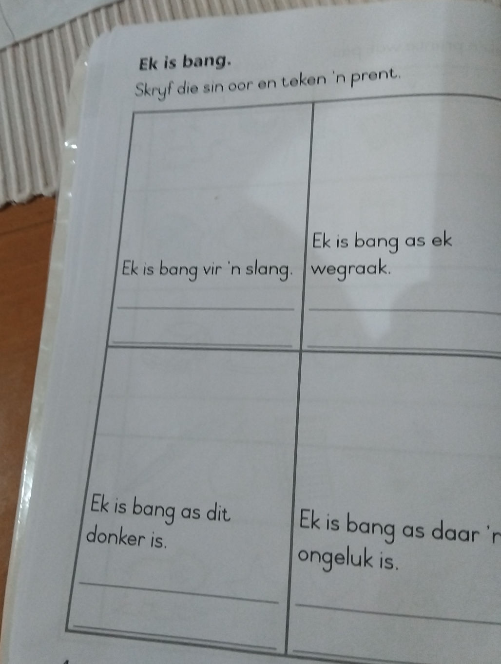 Ek is bang. Skryf die sin oor en teken 'n
