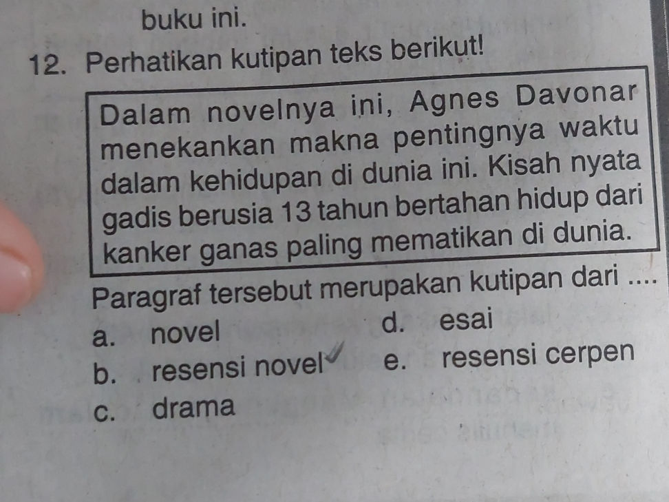 12. Perhatikan kutipan teks berikut! Dalam | StudyX