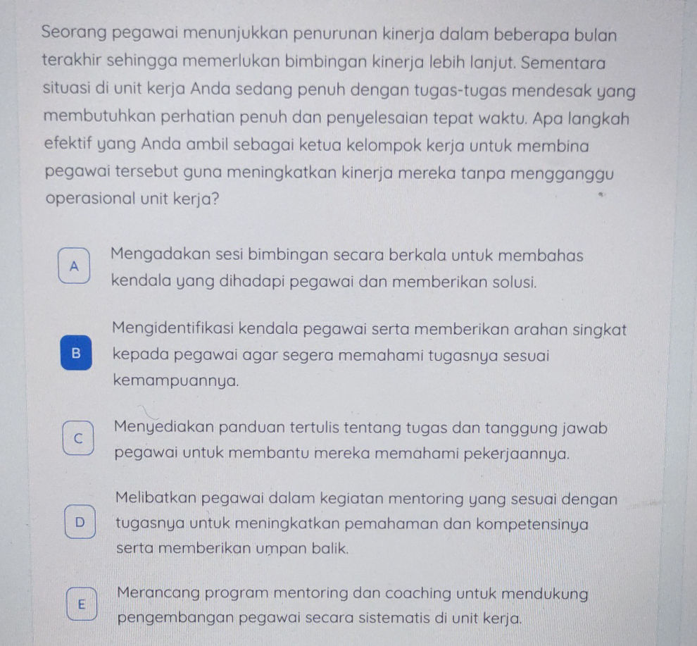 Seorang pegawai menunjukkan penurunan