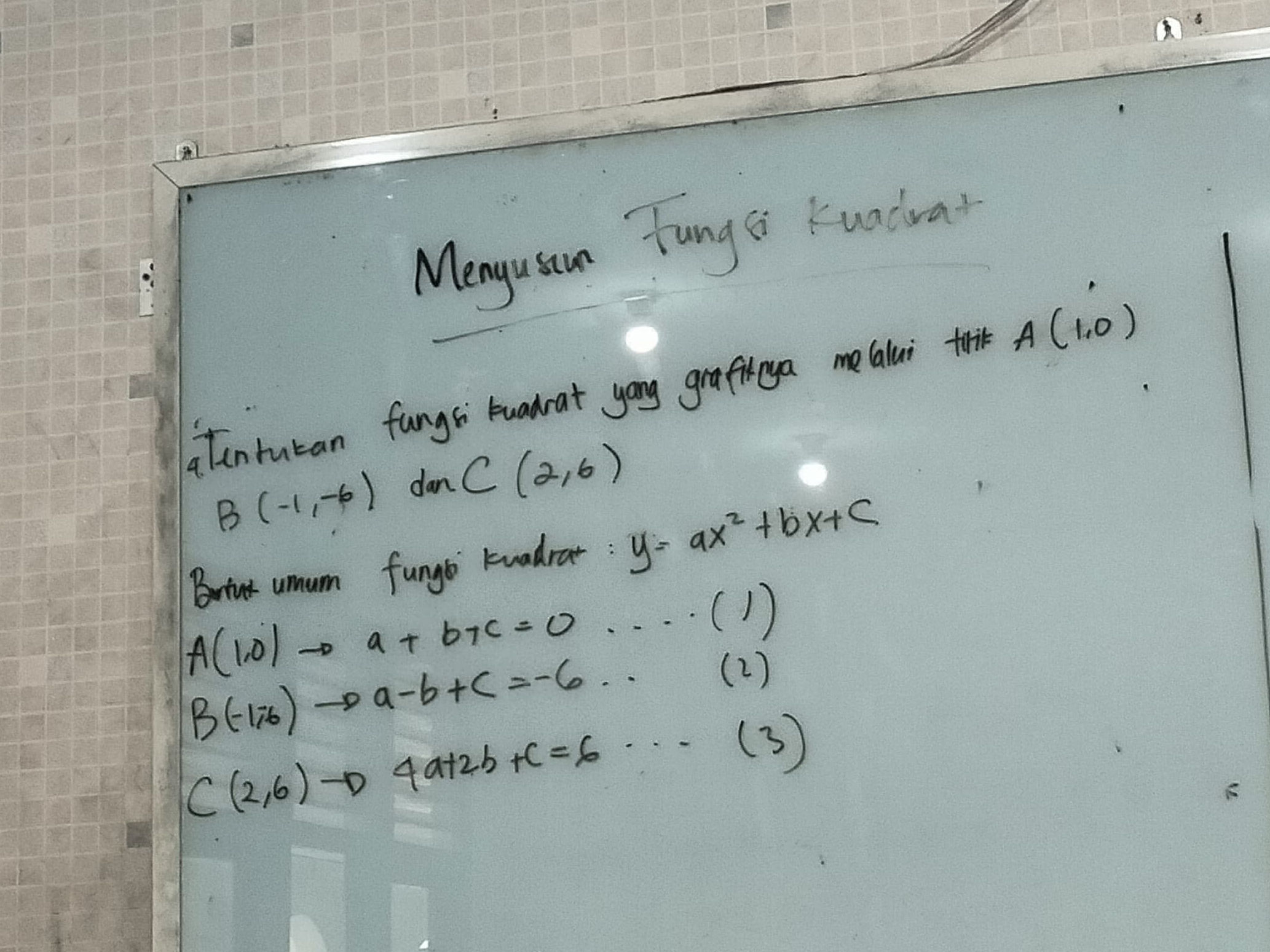 Tentukan fungsi kuadrat yang grafiknya | StudyX