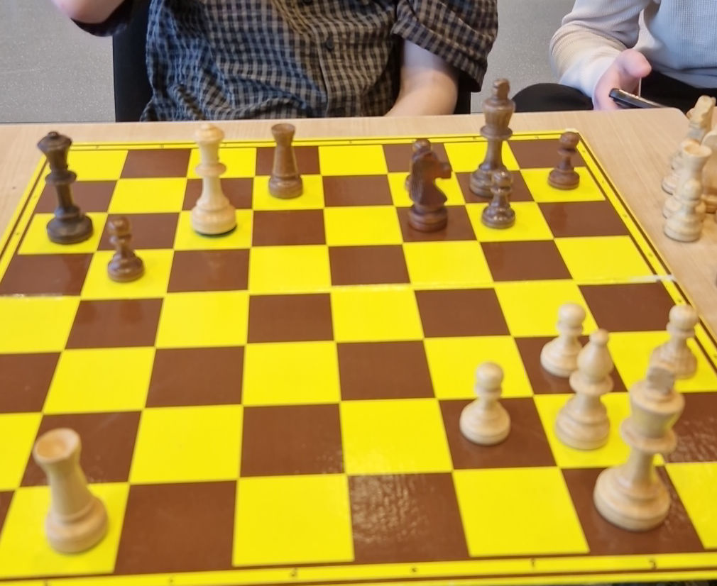 Analyze the chess position in the image. | StudyX