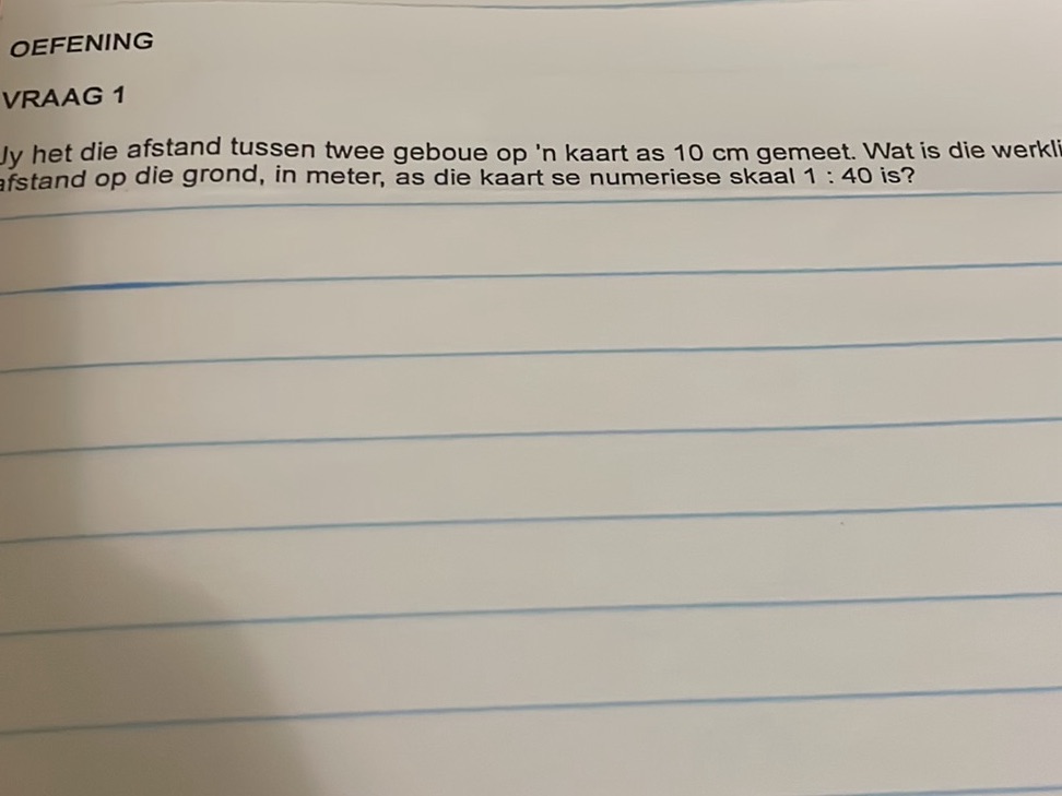 Jy het die afstand tussen twee geboue op 'n | StudyX