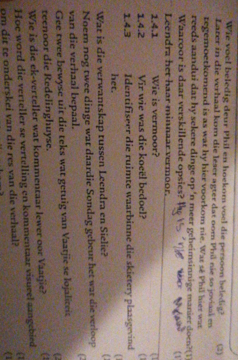 (2) Wie voel beledig deur Phil en hoekom | StudyX