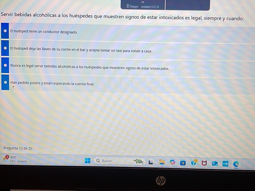 Servir bebidas alcohólicas a los huéspedes | StudyX
